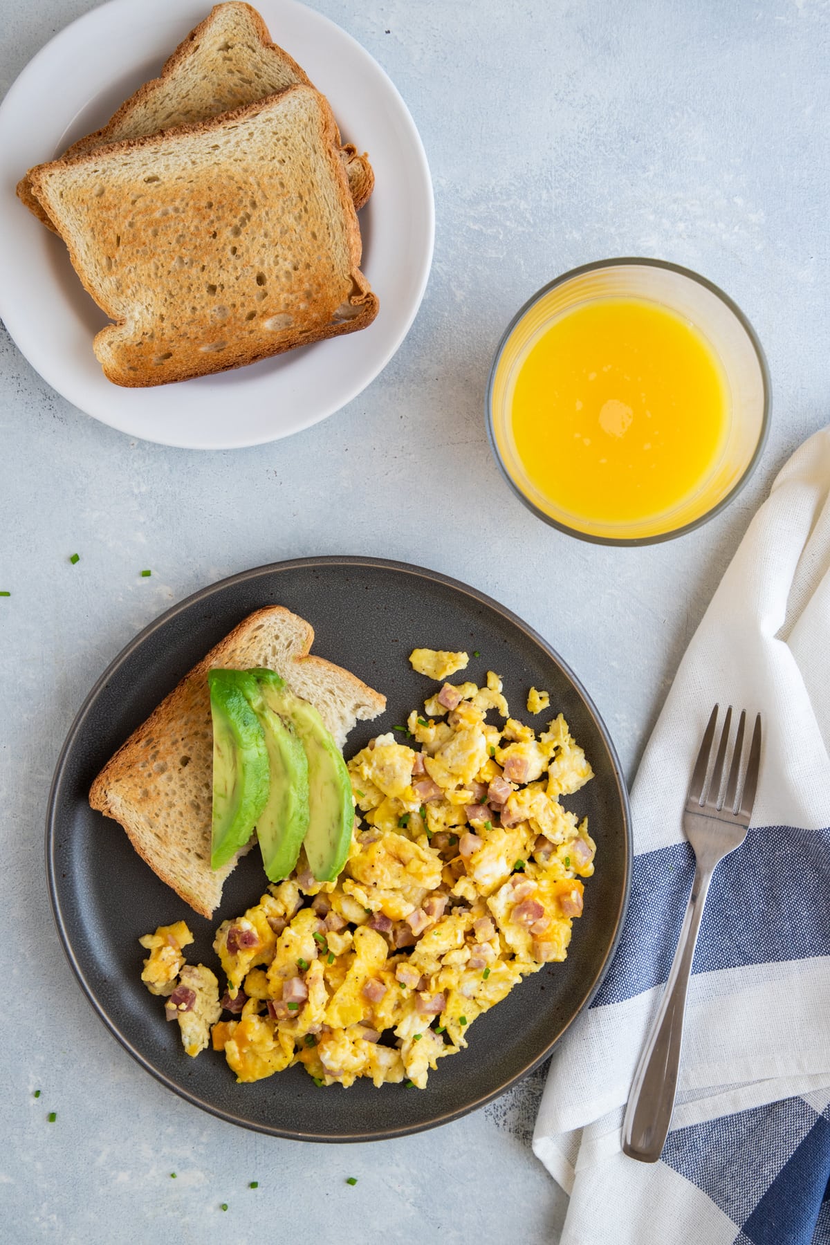 Huevos Revueltos con Jamón y Queso - My Dominican Kitchen