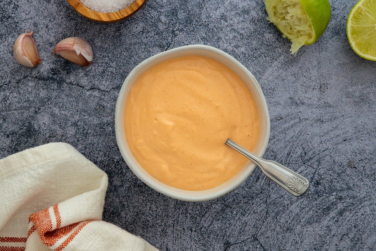 Receta Fácil de Salsa Alioli de Sriracha - My Dominican Kitchen